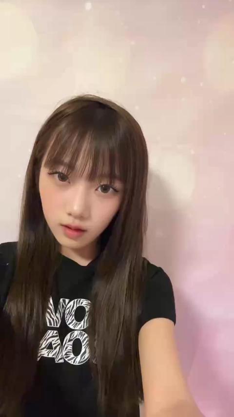 トゥンカロン欲しい🥺💕 田舎じゃ売ってないので、絶対食べたい🤤💕 #モデル #ライバー女子 #js6 #マカロン #Natuul専属モデル - ミクチャ (MIXCHANNEL)